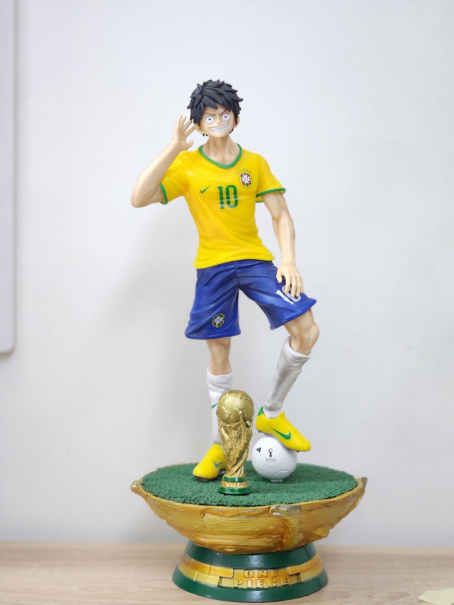 Figurine One Piece Luffy Football Bresil 34 cm – Le Particulier